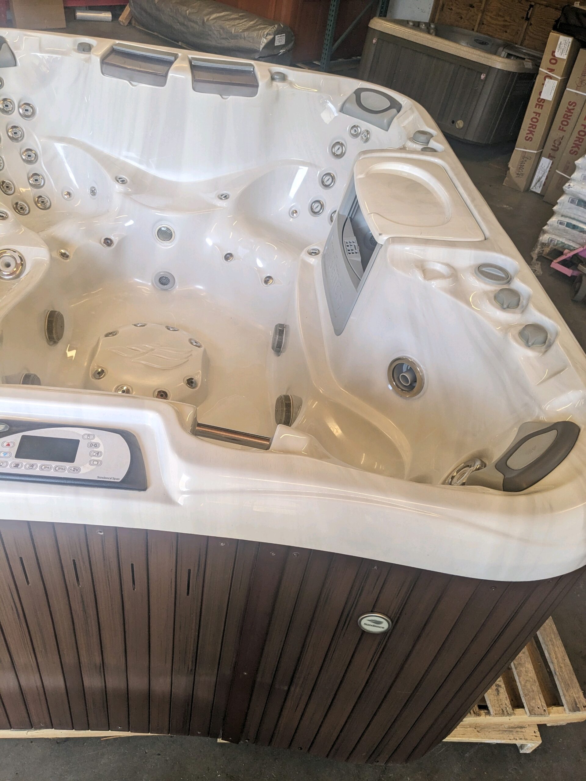 Clearance Hot Tubs in Sacramento, CA | All Season Pools and Spas